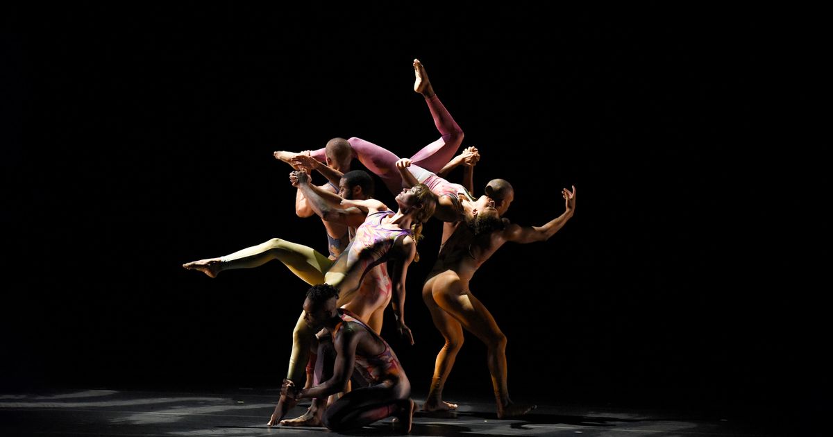 Pilobolus | The Joyce Theater